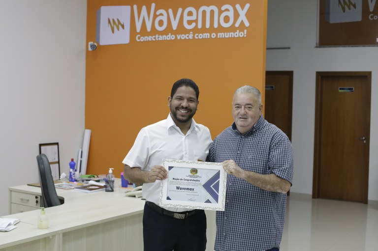 Presidente da Câmara entrega Moção de Congratulações para a Wavemax ...